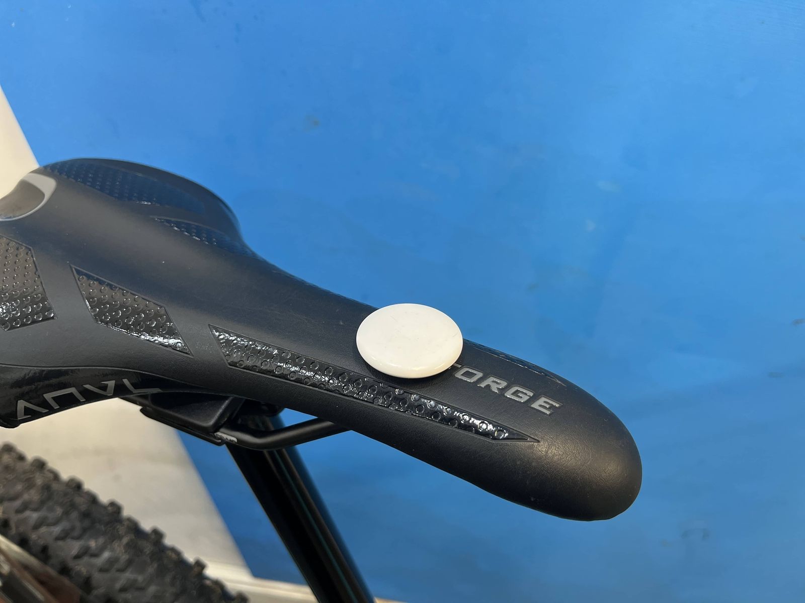 A Comprehensive Guide to Using Apple Air Tags for Cyclists - Laka